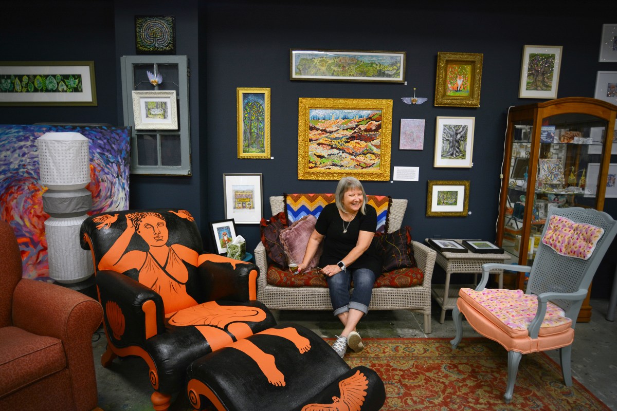 Lorie Lee, Artist in her studio – Emily Persic,photographer(Raincliffs ...